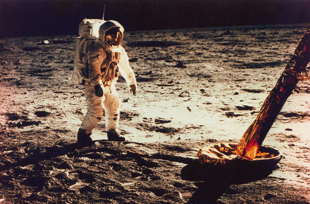 Welcome to the Moon: the Deployment of the United States Flag | tagDiv ...
